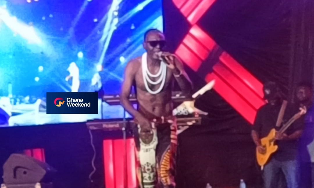 Adane Best goes ‘Topless’ on stage at 2024 African Legends Night ...